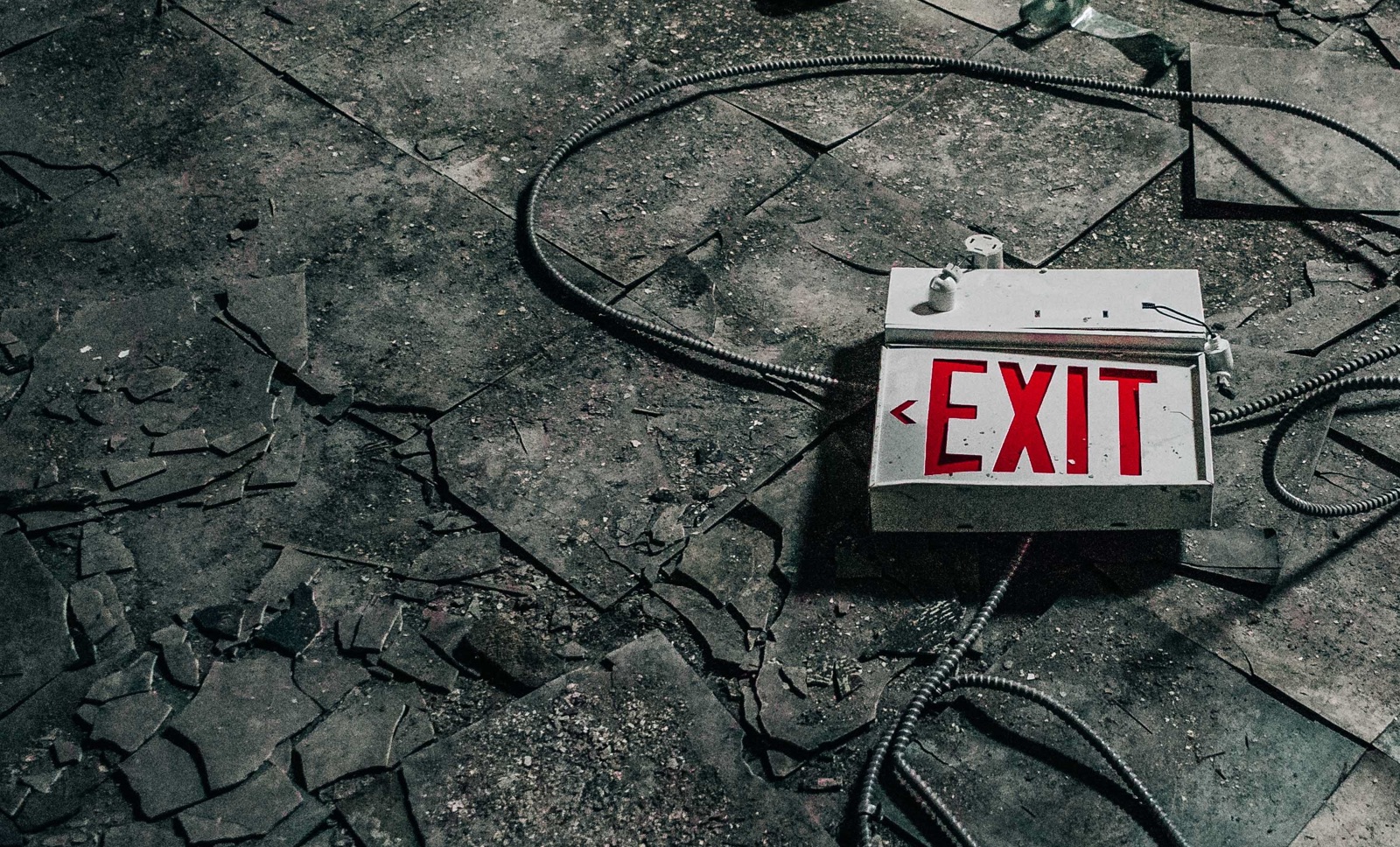 من نحن - Unknown Room